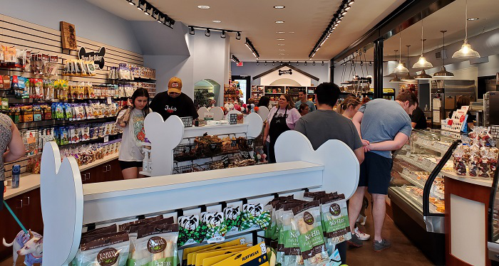 Three Dog Bakery opens second Houston, Texas location | PetfoodIndustry